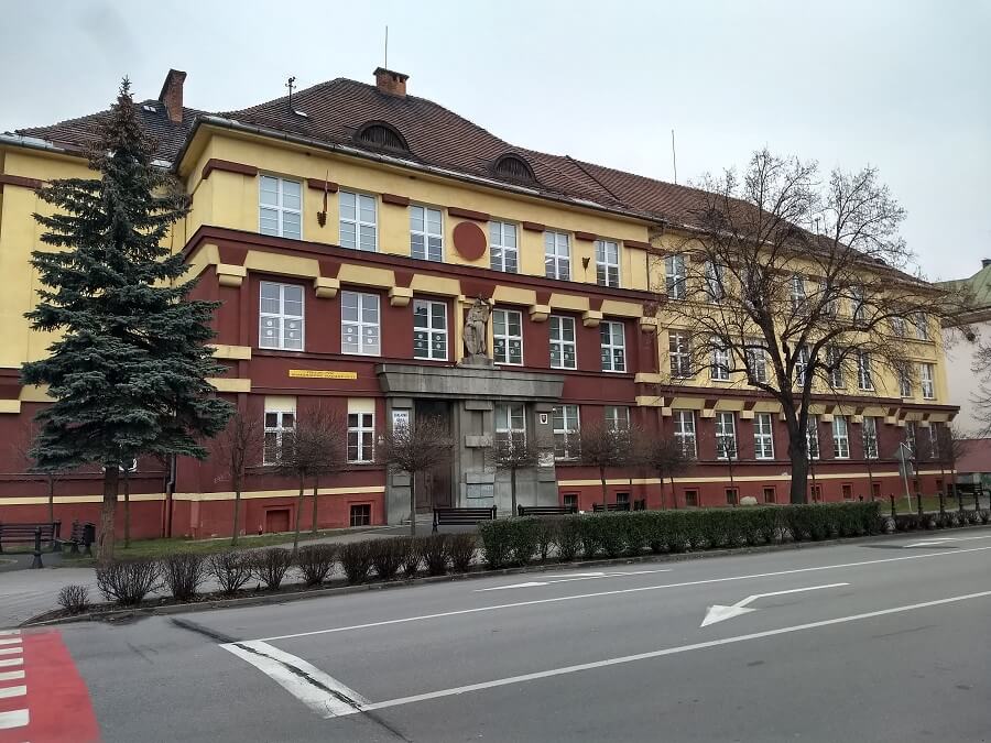 Dončova chce byť opäť samostatnou školou